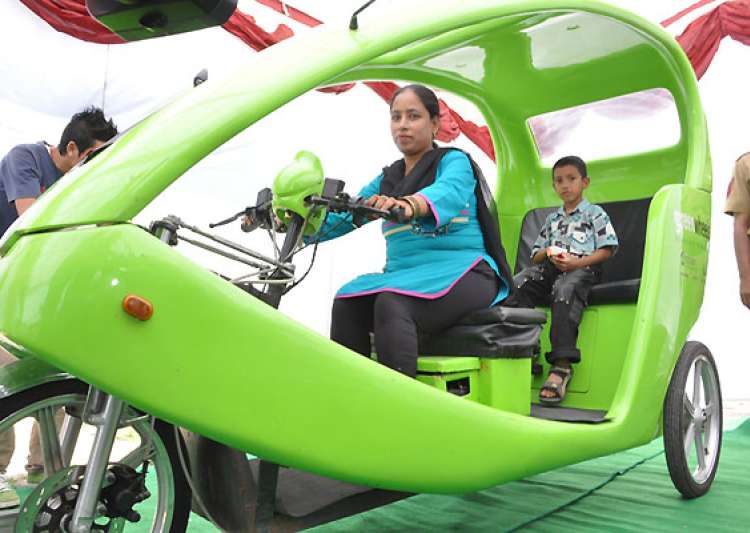 Delhi Gets First Woman E Rickshaw Driver