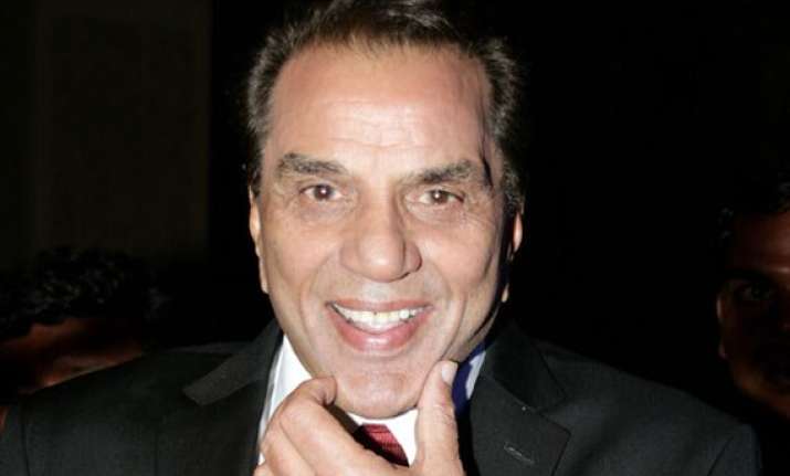 Dharmendra turns 79 today, thanks his fans for love | Bollywood News ...