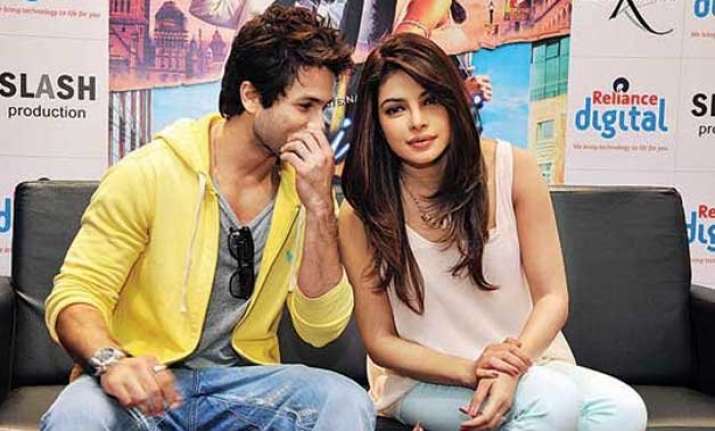 Priyanka Chopra ecstatic after compliment from ex-lover Shahid Kapoor | Bollywood News – India TV