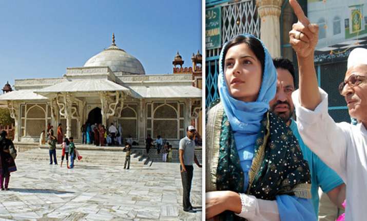 Katrina Visits Shrine Of Sheikh Salim Chisti | Bollywood News – India TV