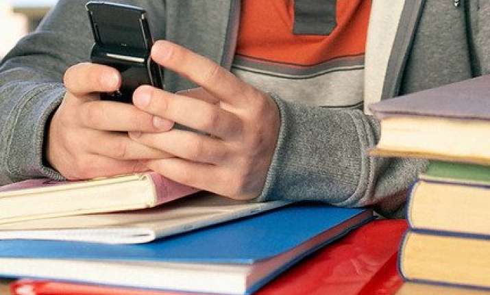 Most US college students dependent on smartphones: Study | World News ...