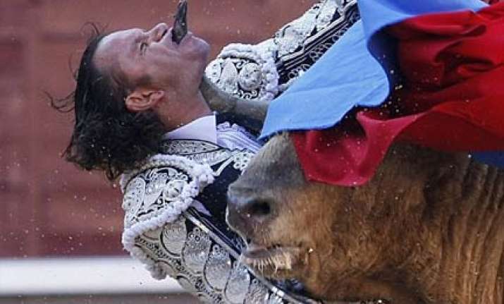 Matador Escapes Death After Horrific Goring In Madrid Bullfight | World ...