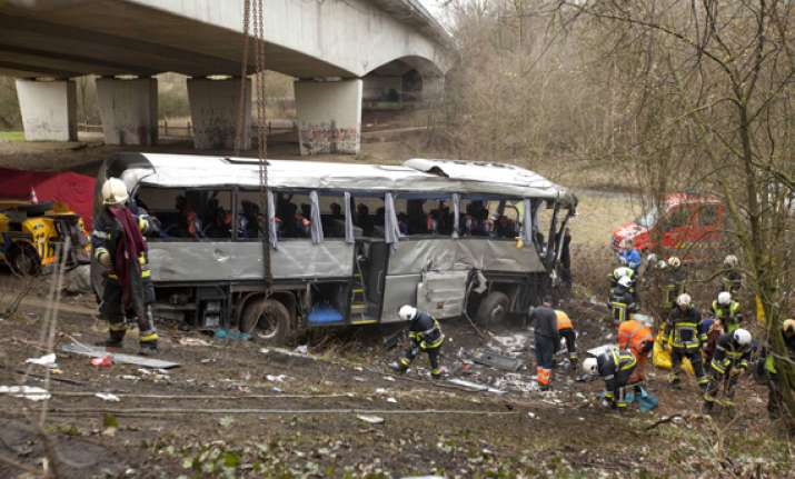 Train hits bus in US, 10 injured | World News – India TV