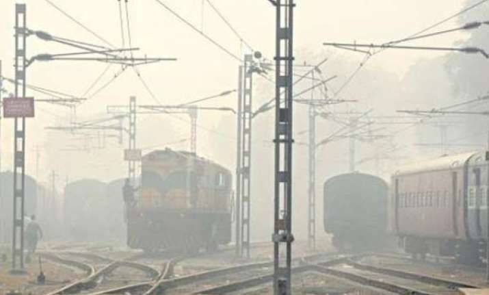 Dense fog delays 115 trains in Delhi | India News – India TV