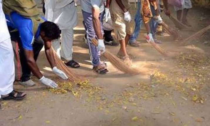 Government officials to pledge 100 hours every year towards cleanliness ...