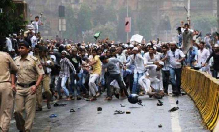 Mob attacks police personel in Thane over power cuts issue; five ...