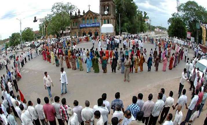 Seemandhra ministers, legislators begin fast in Hyderabad | India News ...