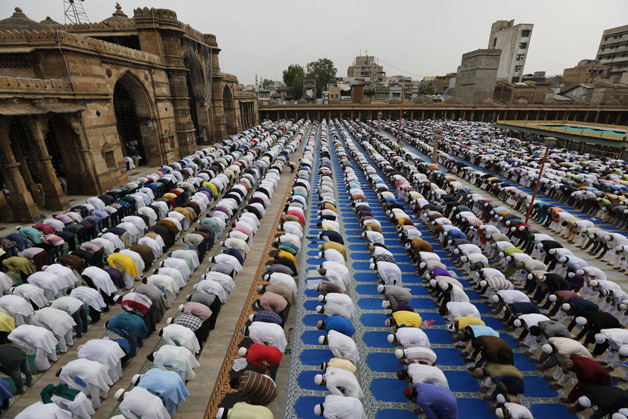 Muslims across the world celebrates Eid al-Fitr with fervour