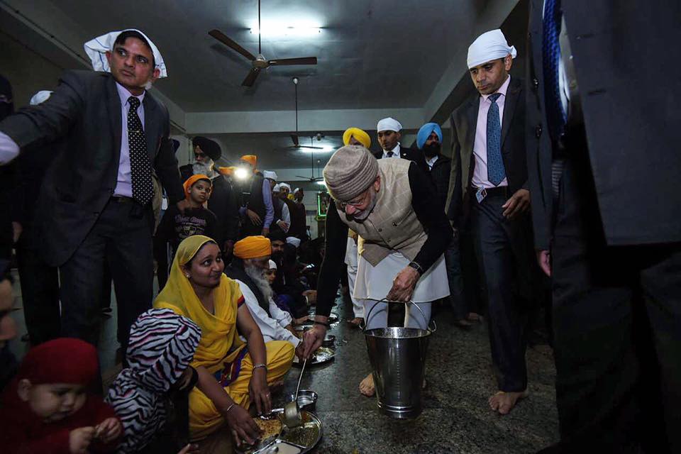 A heart winning gesture: PM Modi serves langar at Golden Temple