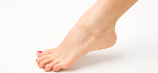 6 handy tips to get rid of cracked heels in winters
