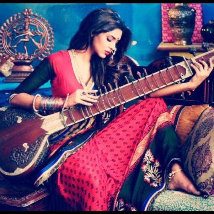 10 Instagram pictures of Dimple Sharma, the Canadian model Kartik Aaryan is dating