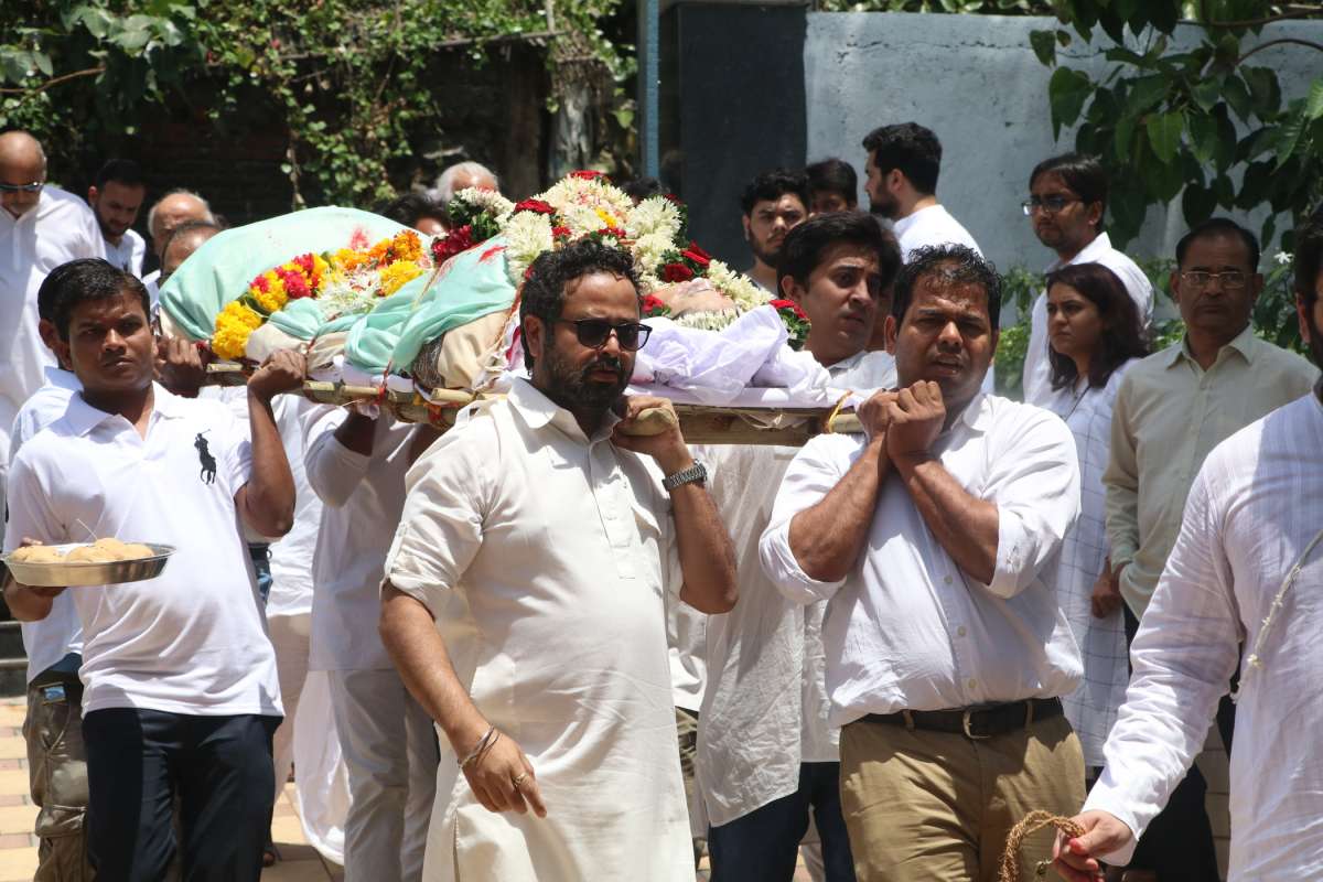 Nikhil Advani's mother passes away: Abhishek Bachchan, Karan Johar ...