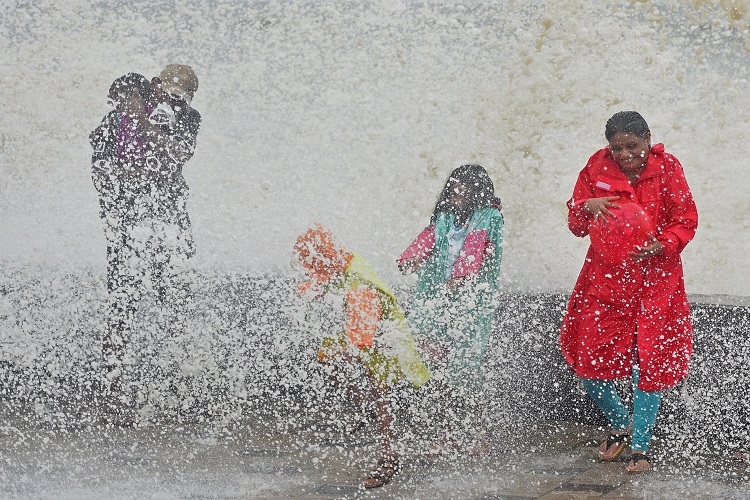 Mumbai rains: High tide spills nearly 361 tonnes of garbage along Marine Drive| See pictures