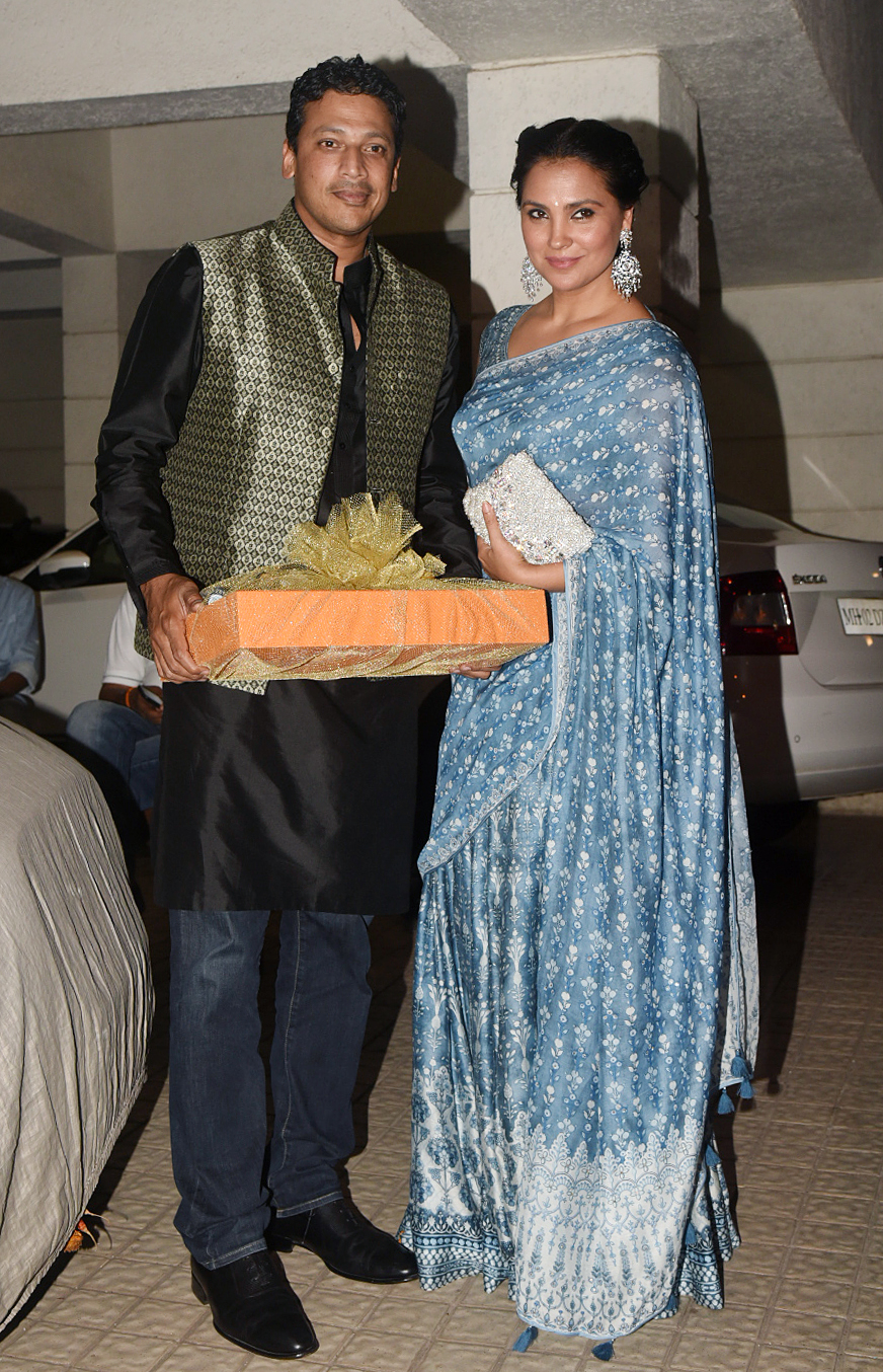 Diwali 2018 Photo Gallery: Sushmita Sen all smiles with BF Rohman Shawl ...