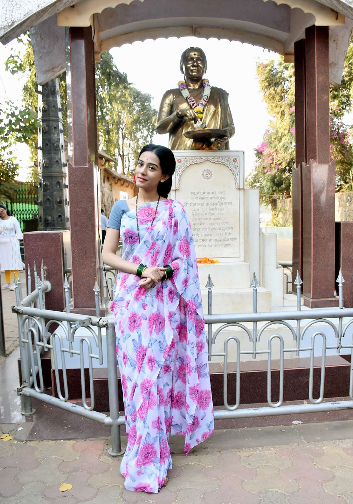 Thackeray: Amrita Rao looks every bit stunning as she steps out as ...