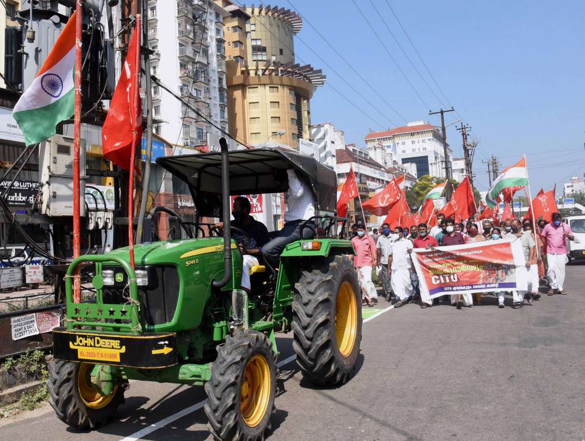 Farmers tractor rally protests reach Red Fort on Republic Day | IN PICS