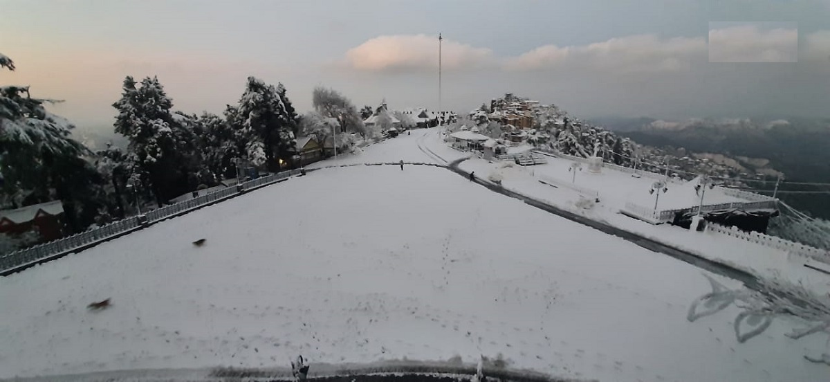 Kashmir valley in grip of freezing cold, Himachal's Shimla enveloped in ...