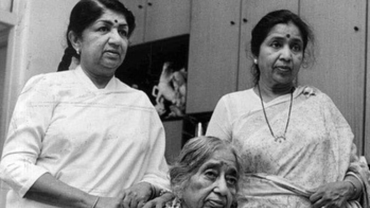 Lata Mangeshkar's beautiful bond with sister Asha Bhosle in pictures