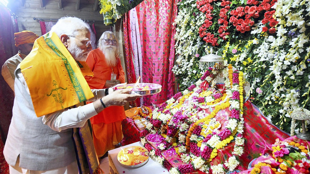 Deepotsav 2022: Diyas light up ghats of Ayodhya on Diwali eve | PICS