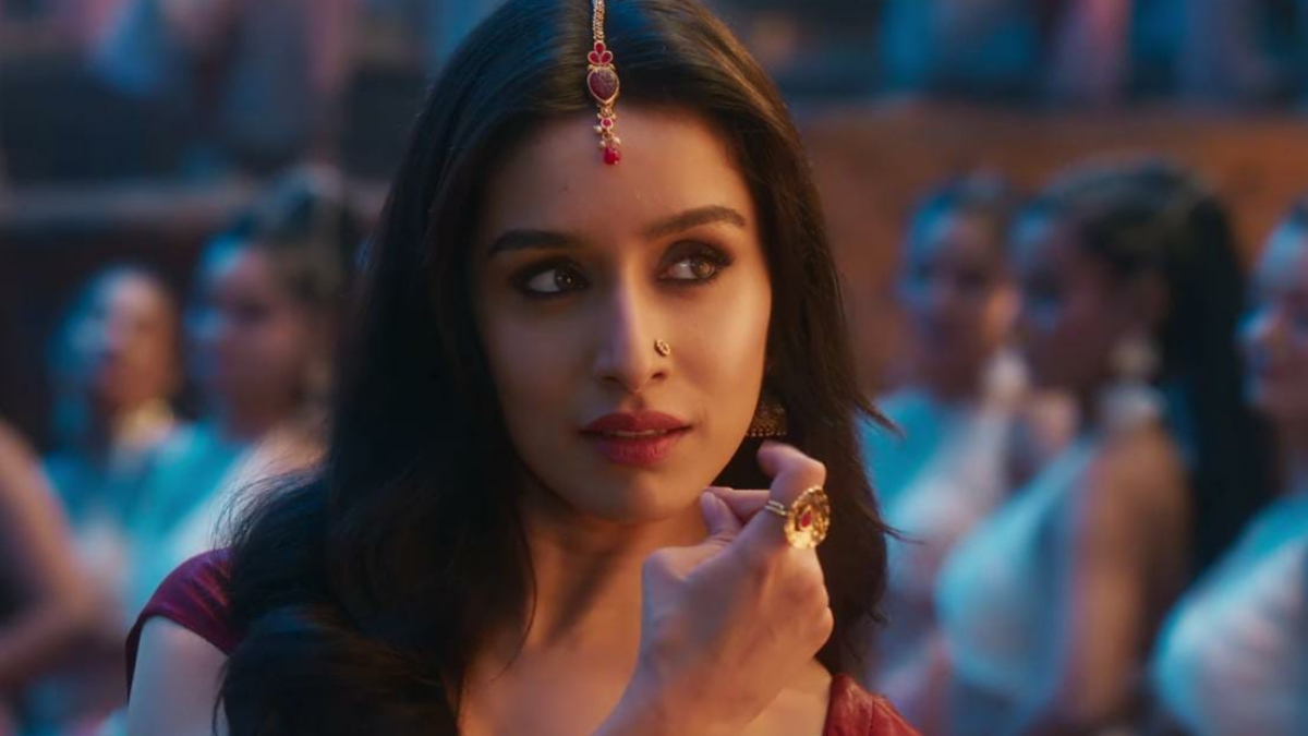 Thumkeshwari from Bhediya: Shraddha Kapoor, Kriti Sanon raise temperature in Varun Dhawan's song ...