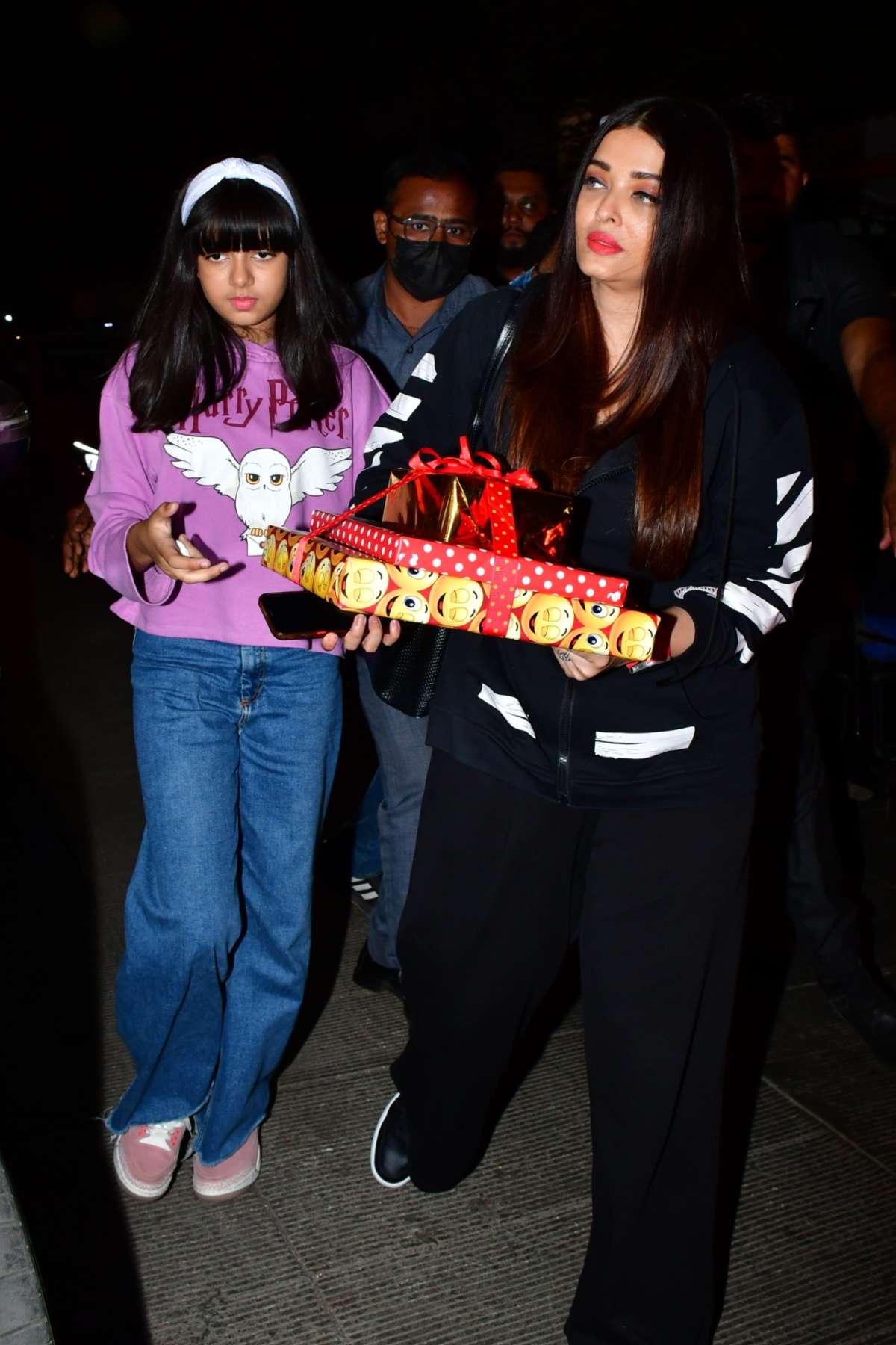 Aishwarya Rai-Aaradhya Bachchan arrive in style for Genelia-Riteish's ...