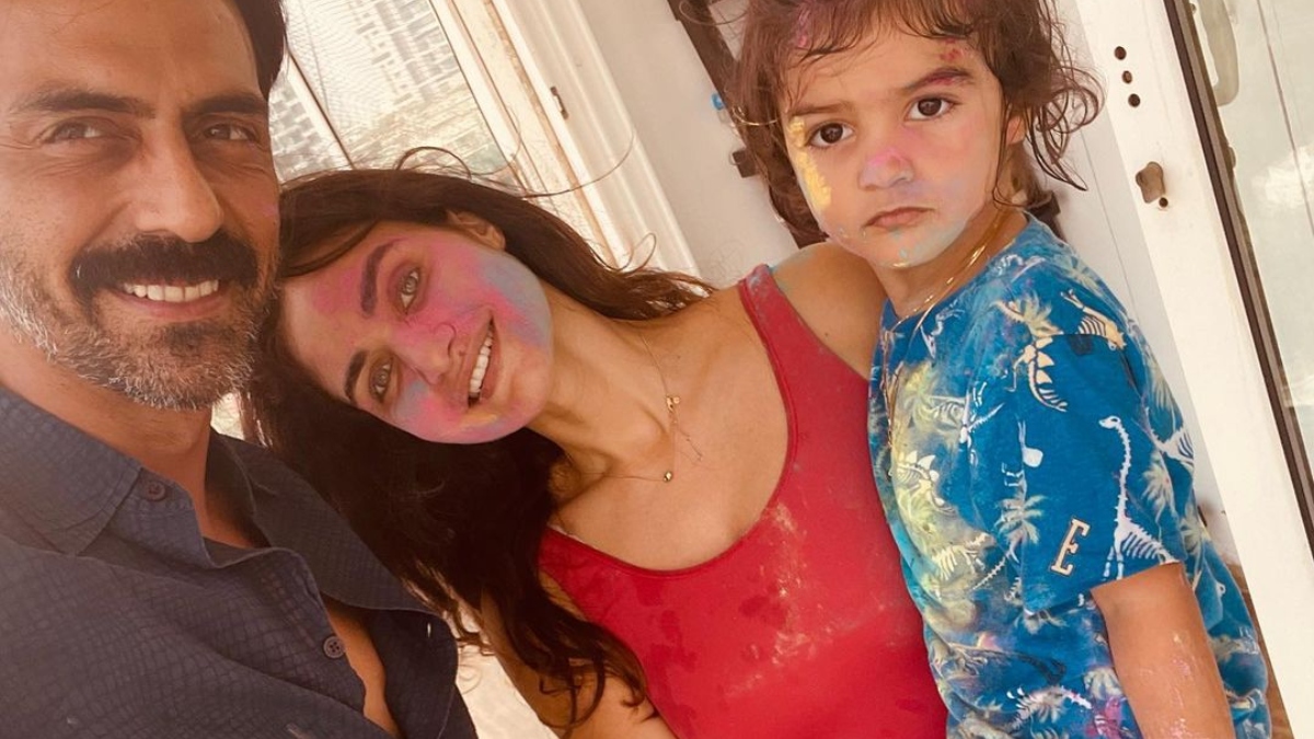 Familia Arjun Rampal Arjun Rampal Along With His Family Was Spotted