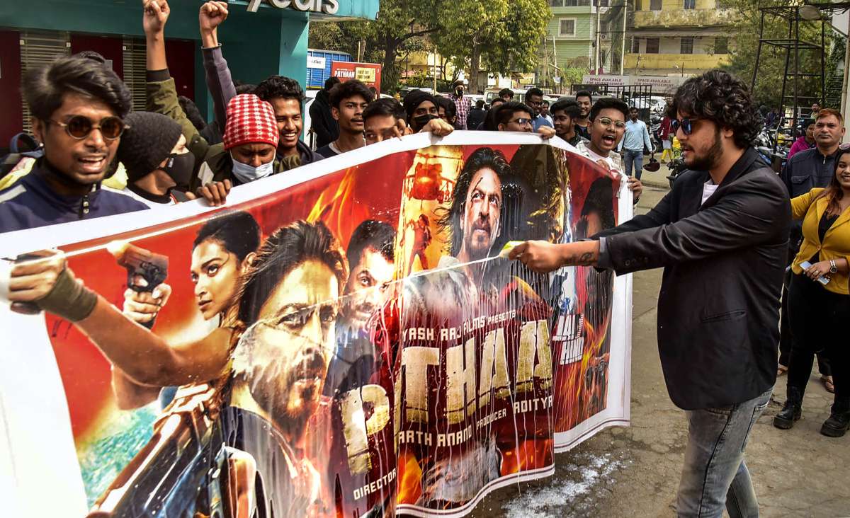 Pathaan craze is real: Shah Rukh Khan fans celebrate actor's return to ...