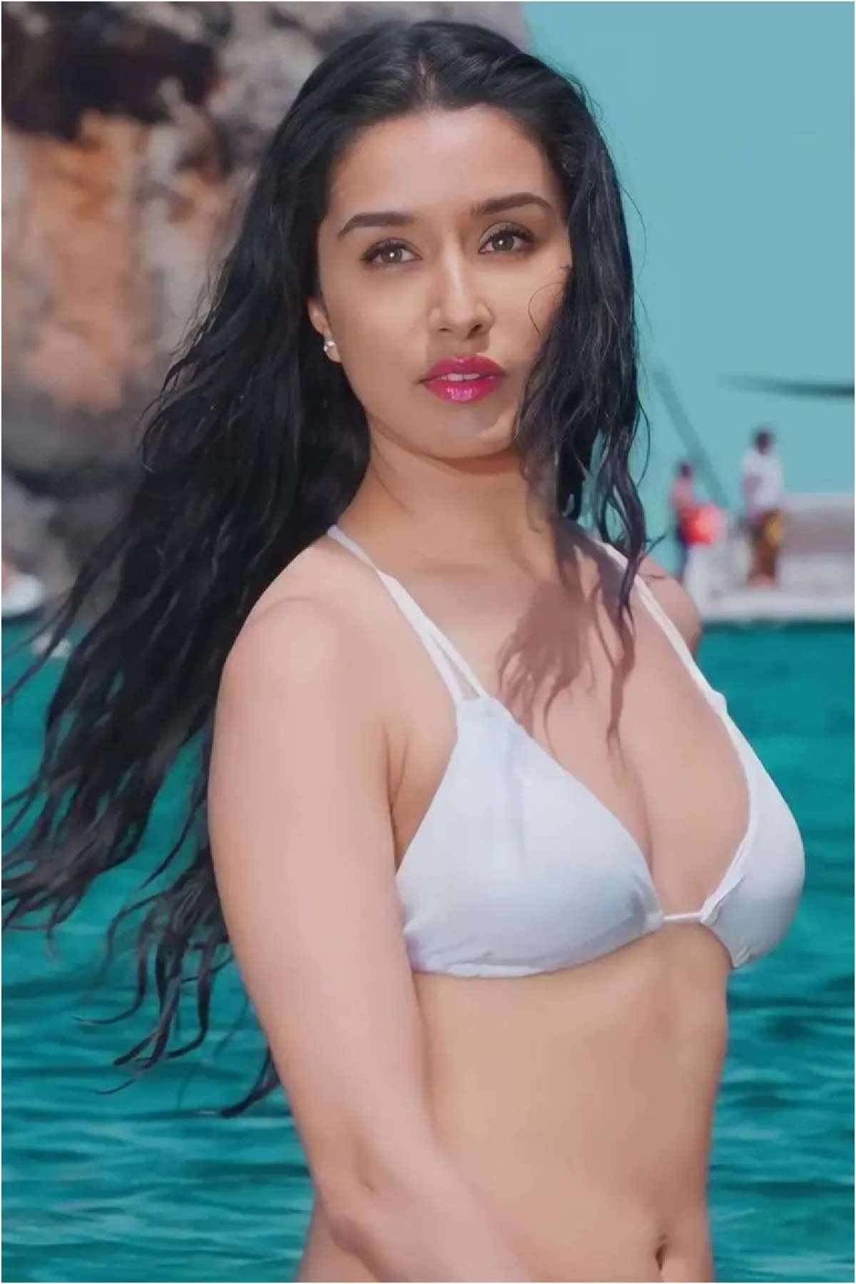 Shraddha Kapoor takes hotness to a whole new level in Tu Jhoothi Main Makkaar trailer
