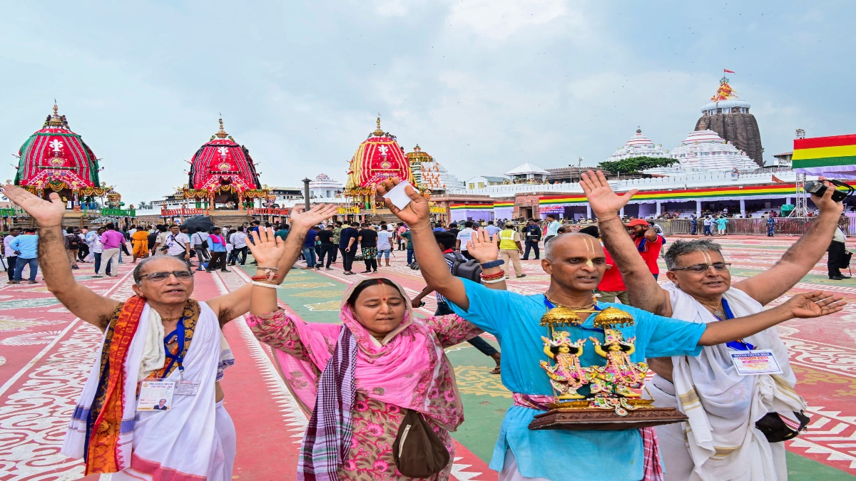 Jagannath Rath Yatra commences, thousands pull chariots to Gundicha ...
