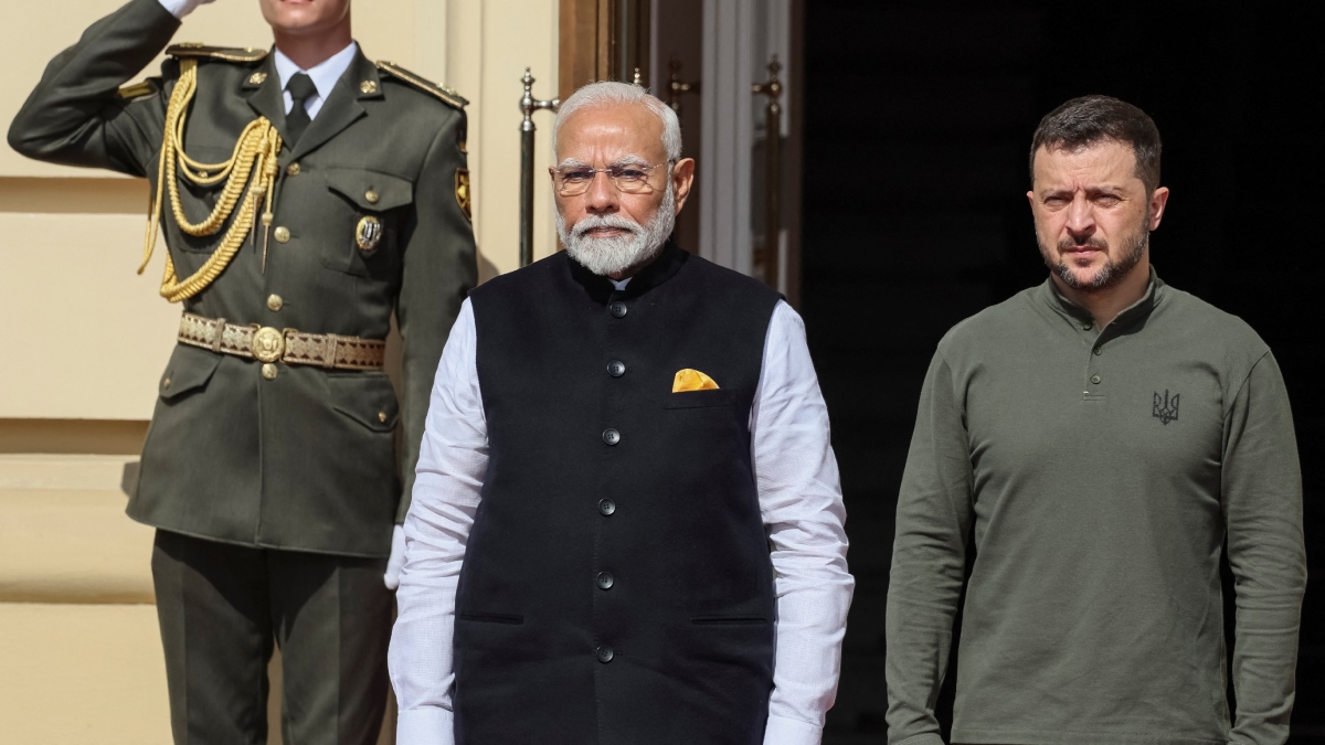 PM Modi arrives in Ukraine for historic visit, greets Zelenskyy with a ...