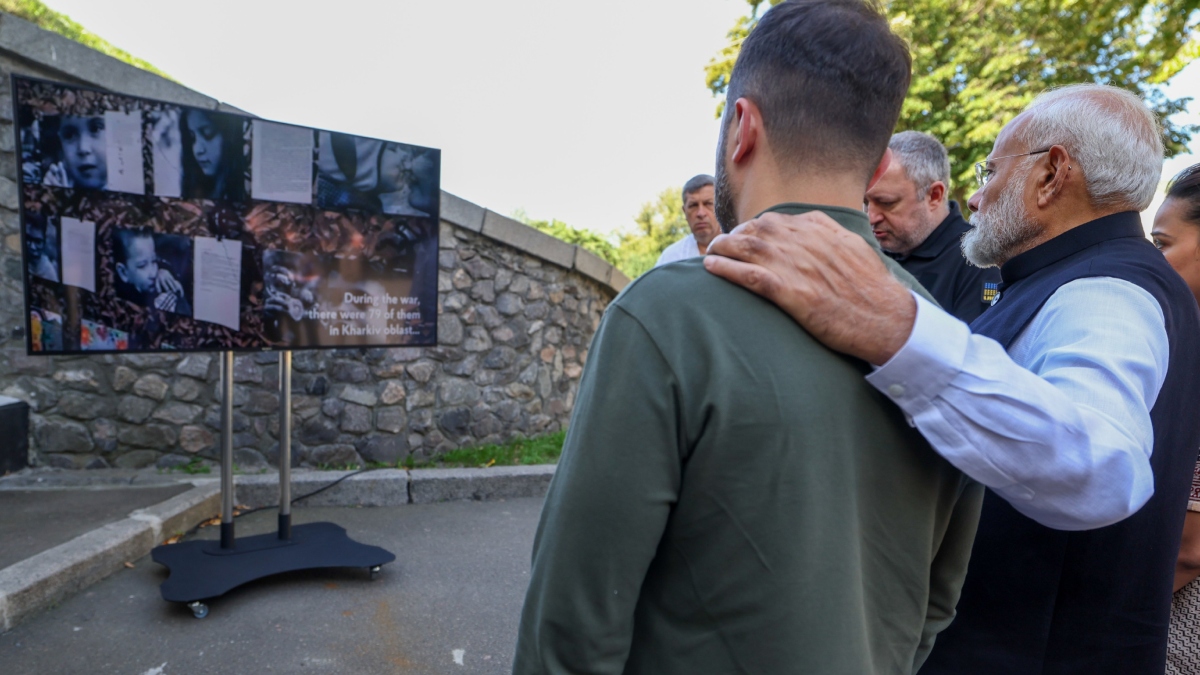 PM Modi arrives in Ukraine for historic visit, greets Zelenskyy with a ...