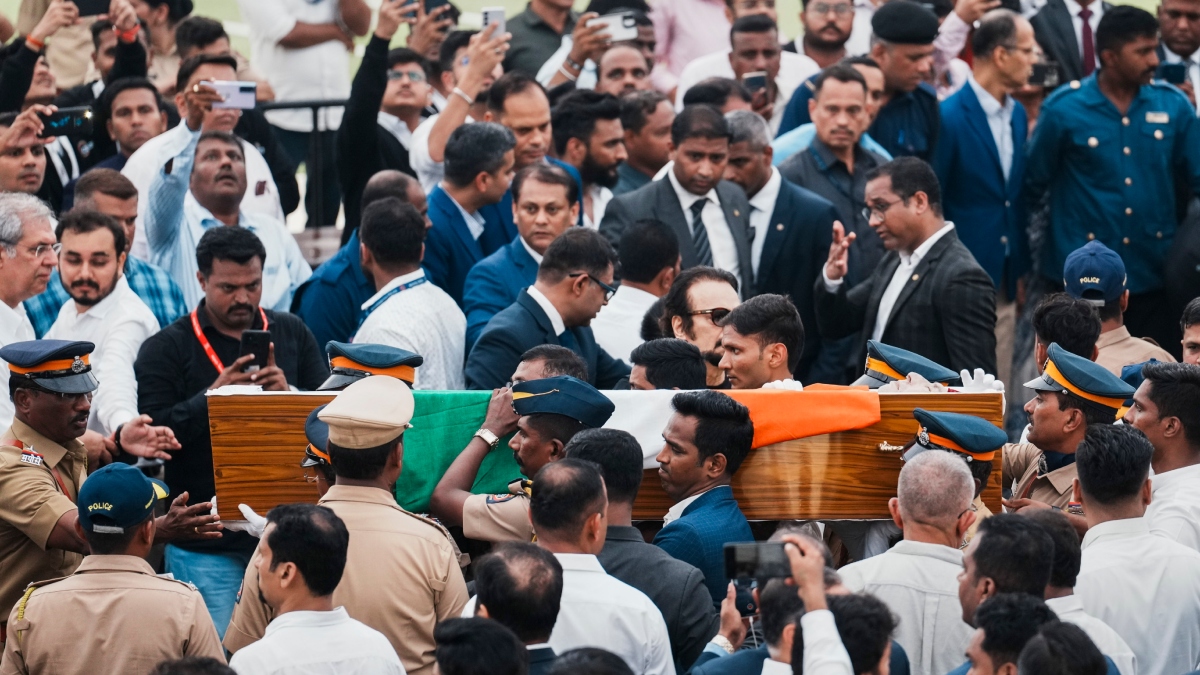 Ratan Tata laid to rest with state honours | In Pics - India TV News