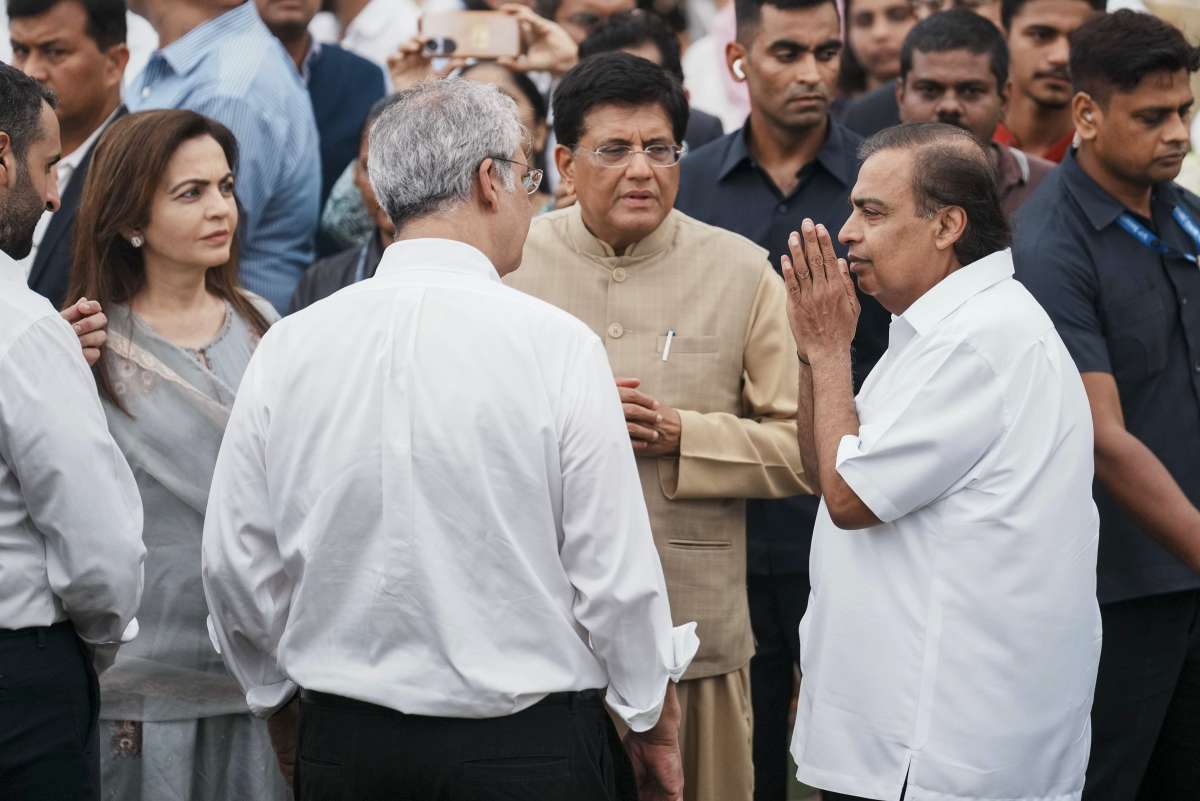 Ratan Tata laid to rest with state honours | In Pics - India TV News
