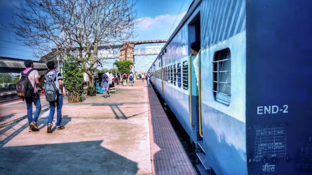 Mahakumbh 2025: Best trains to Prayagraj, book your tickets now