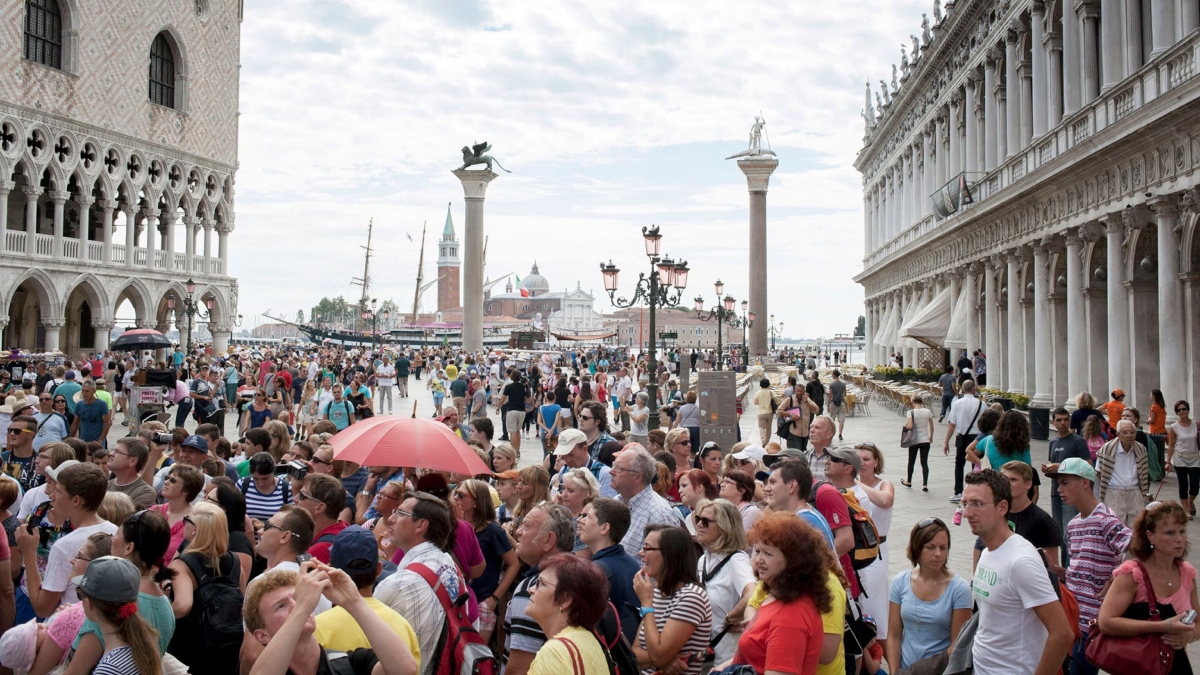 5 World's most overcrowded tourist destinations