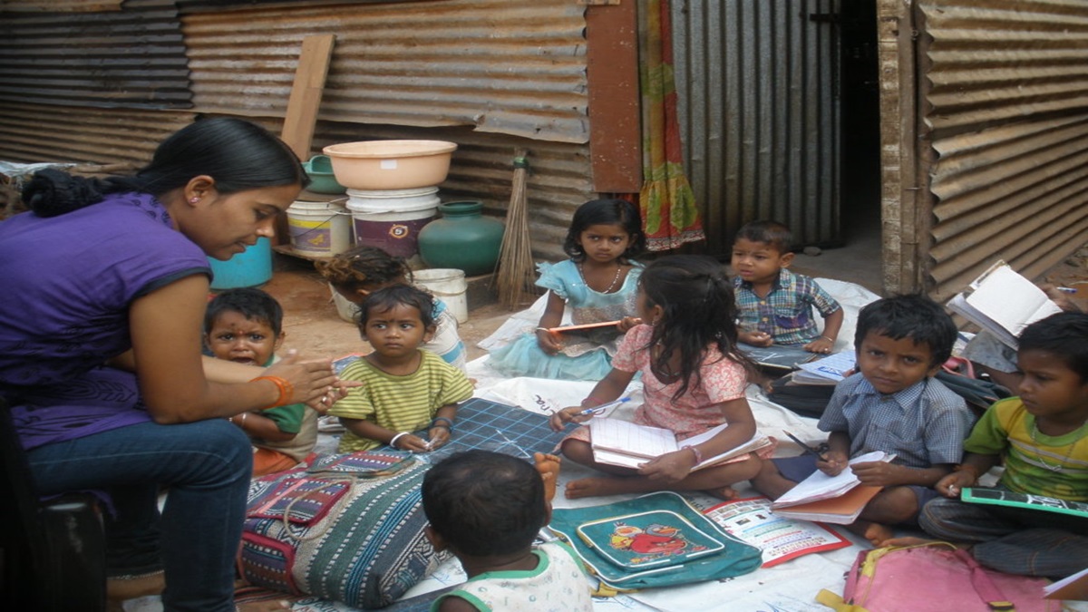 Life in slums: The daily struggles for basic necessities for dwellers ...