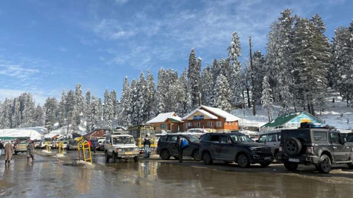 Jammu and Kashmir in winters: A wonderland of snow and serenity | See pics