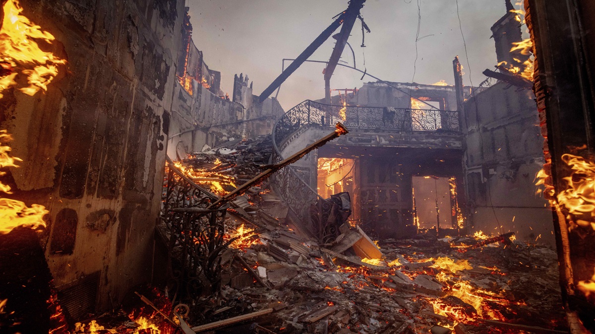7 photos of Los Angeles fire show aftermath of California blazes | In pics