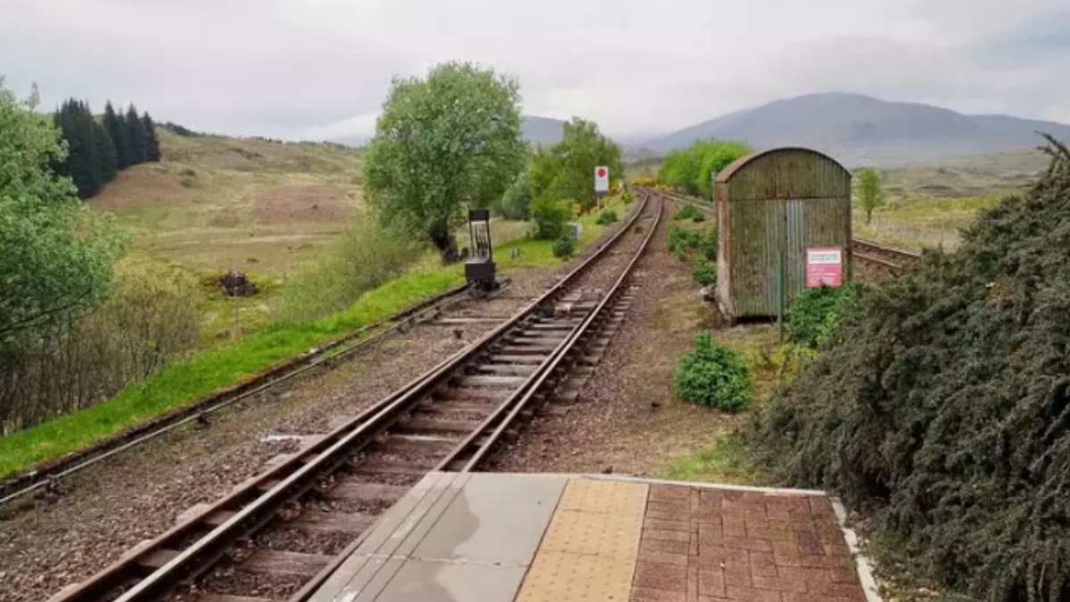 5 haunted railway stations in India and their spine-chilling tales
