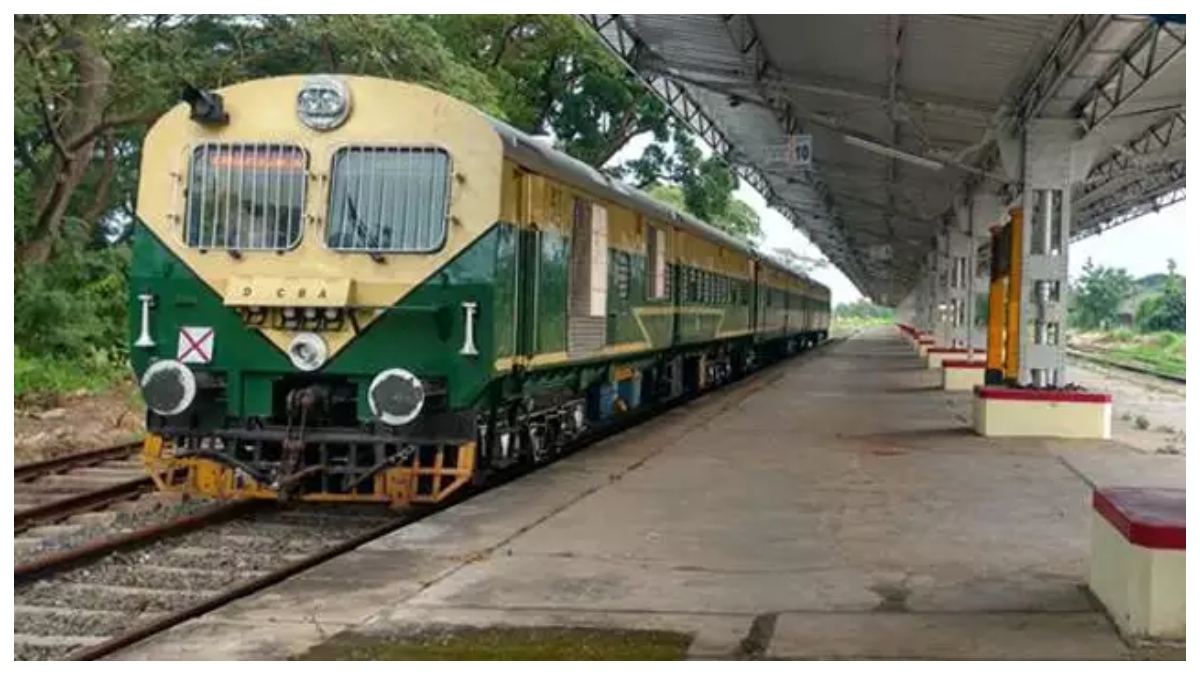 India's smallest passenger train that has only three coaches, travels ...