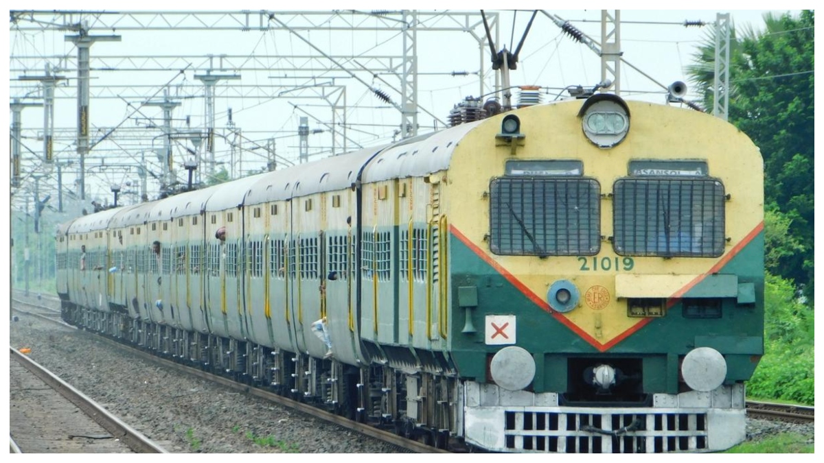 India's smallest passenger train that has only three coaches, travels ...