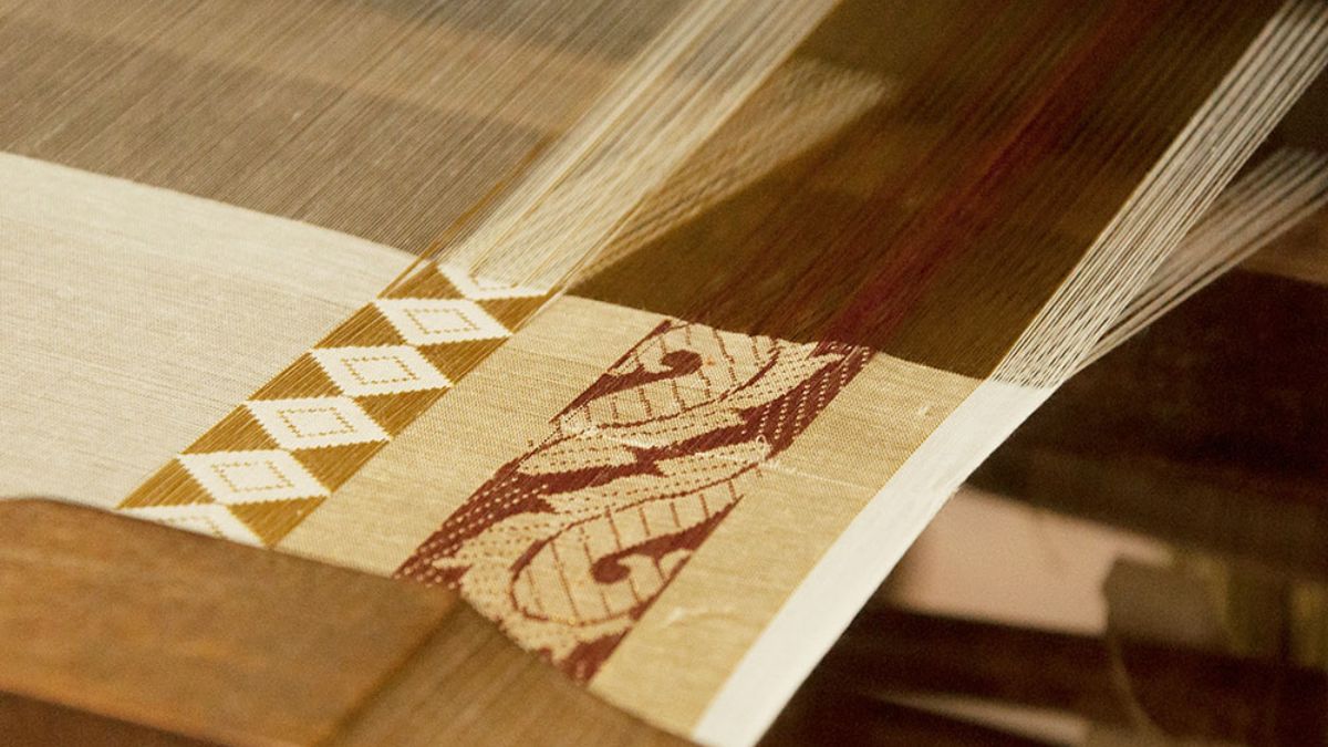 9 types of traditional weaves from different states of India - India TV ...
