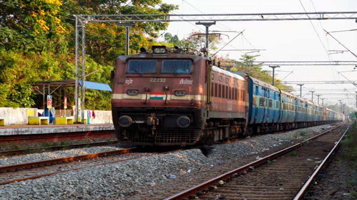 What is the difference between 3AC and 3E coaches in train?