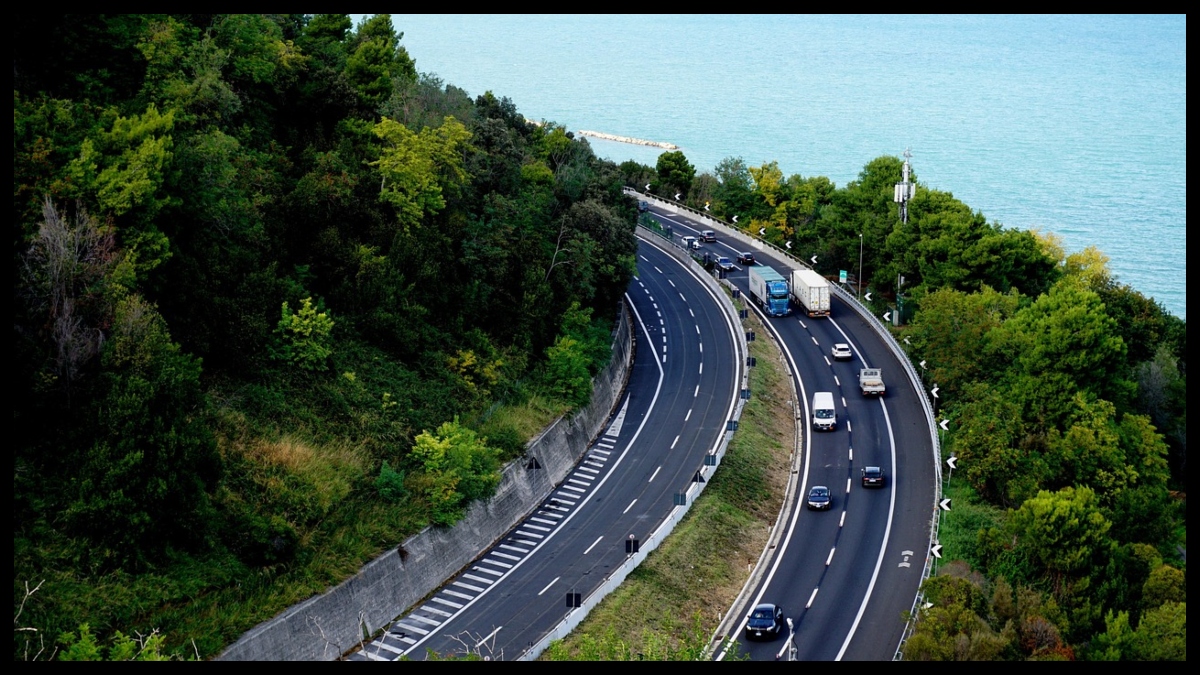 Top five expressways for long drive during monsoon in India