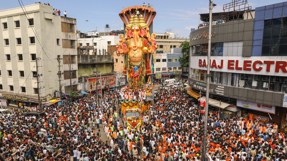 Ganpati Bappa Visarjan 2025 HD images: Ganesh immersion photos from ...