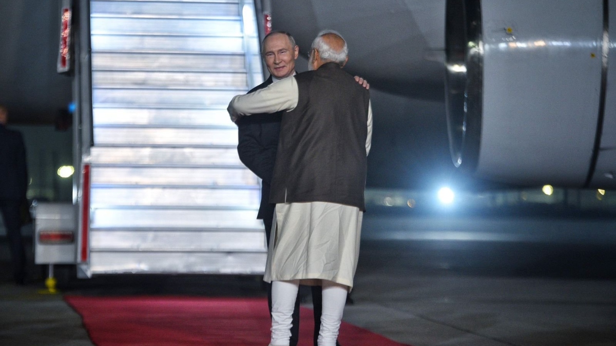 PM Modi-Putin 'bromance' in India: Handshake, hug and carpool | In pics ...