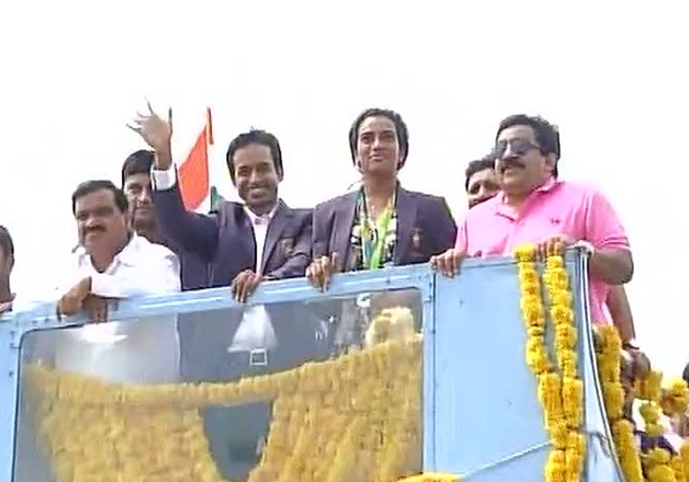 PV Sindhu, P Gopichand receive rousing reception in Hyderabad
