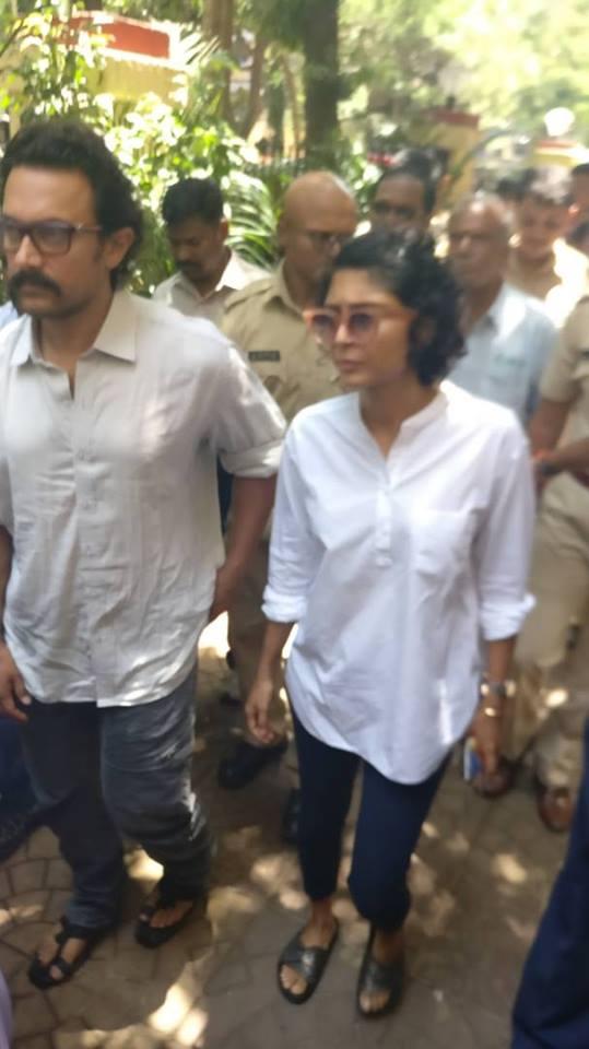 Aamir Khan, Kajol, Rishi Kapoor attend Reema Lagoo's funeral