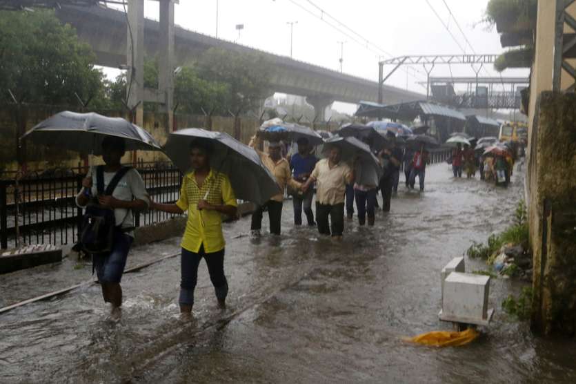 mumbai rains how mumbaikars are struggling with waterlogging and heavy rainfall in city