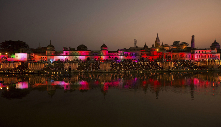 'Deep Mahotsav' in Ayodhya: 1.7 lakh earthen lamps welcome Ram, Sita ...